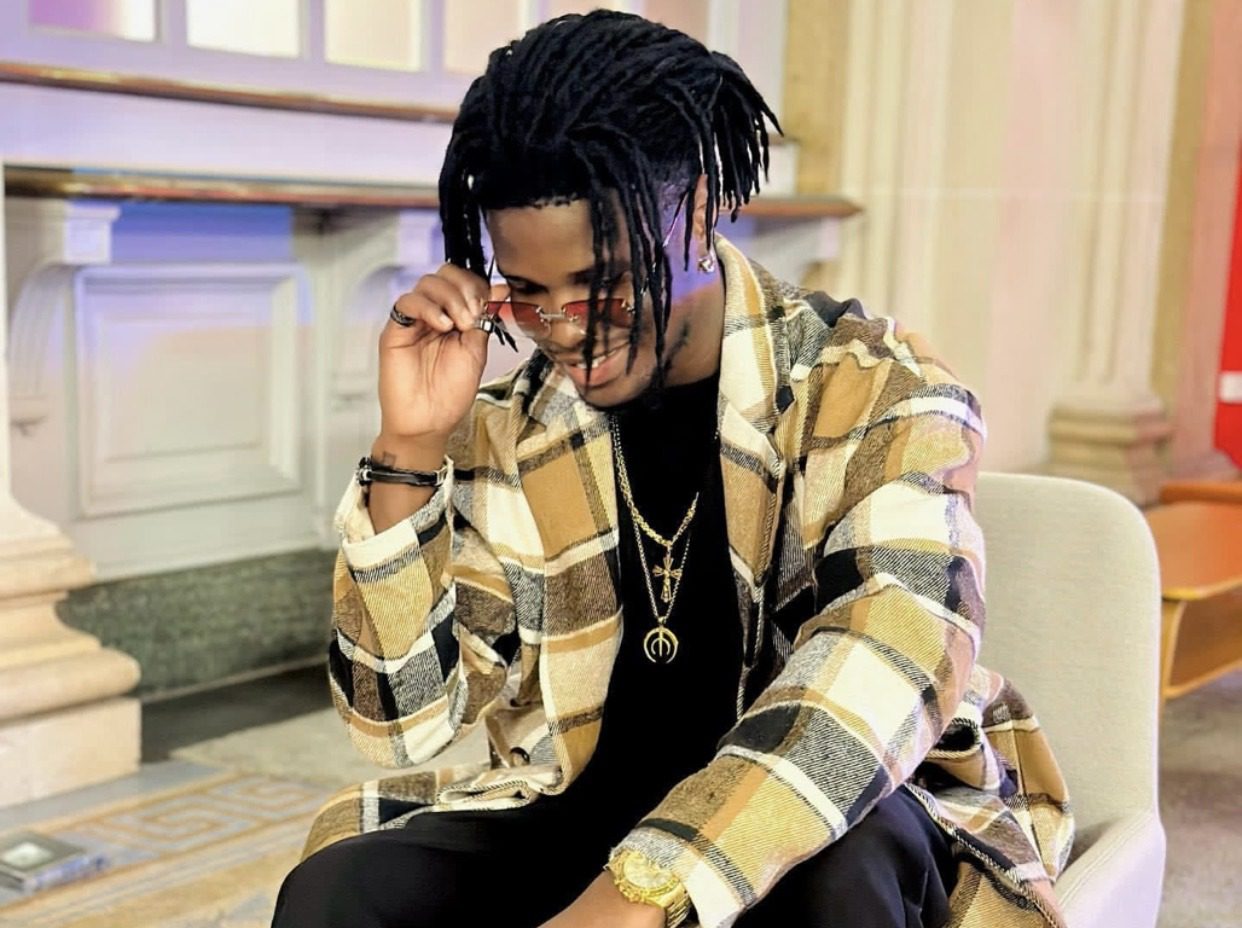 Santrinos Raphaël en Côte d’Ivoire : Le chanteur mêlé à une polémique